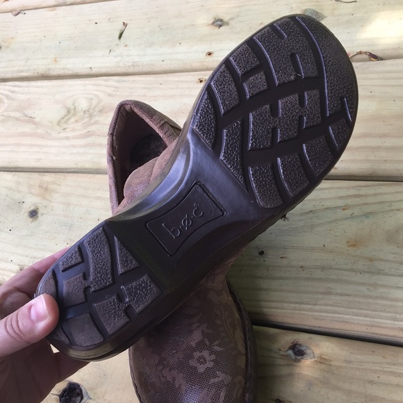 b.o.c. | Shoes | Womens Boc Tan Embossed Floral Clogs Size 143 | Poshmark